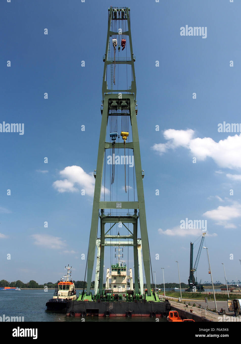 The Brabo, identified by ENI 06105424, is a container ship and oil ...