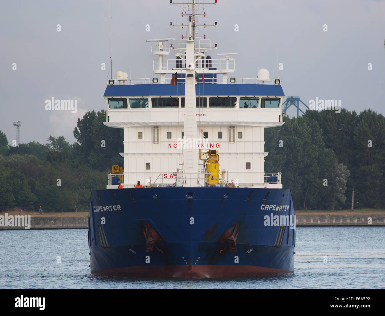 The container ship 'Capewater' (IMO 9423841) enters Zandvlietsluis ...