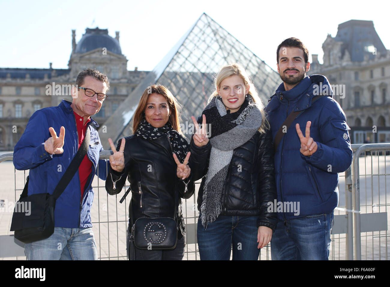 Paris, France. 15th Nov, 2015. Tourists Harald Wetze (l-r), Zenaida ...