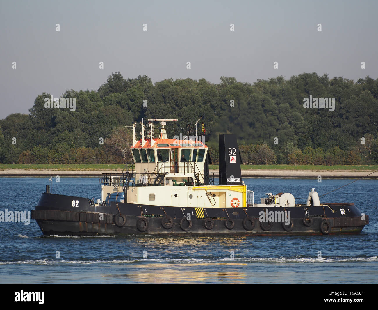 92 (tugboat, 1991), IMO 9018579, ENI 06504157, Port of Antwerp pic2 ...