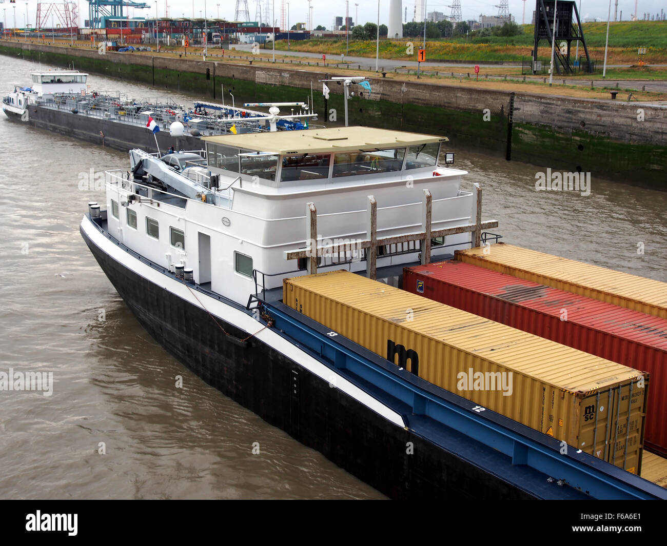 Dockside operation hi-res stock photography and images - Alamy