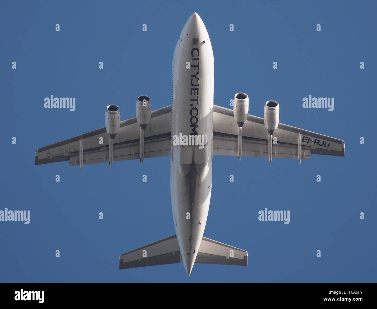 The EI-RJU taking off from Schiphol, captured in a dramatic moment ...