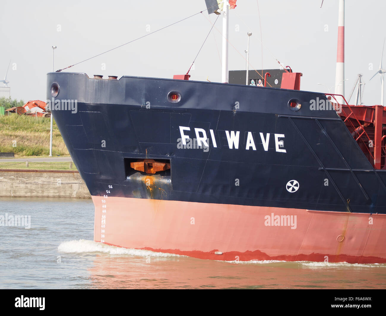 The FRI WAVE, IMO number 8915627, is a container ship operating under ...