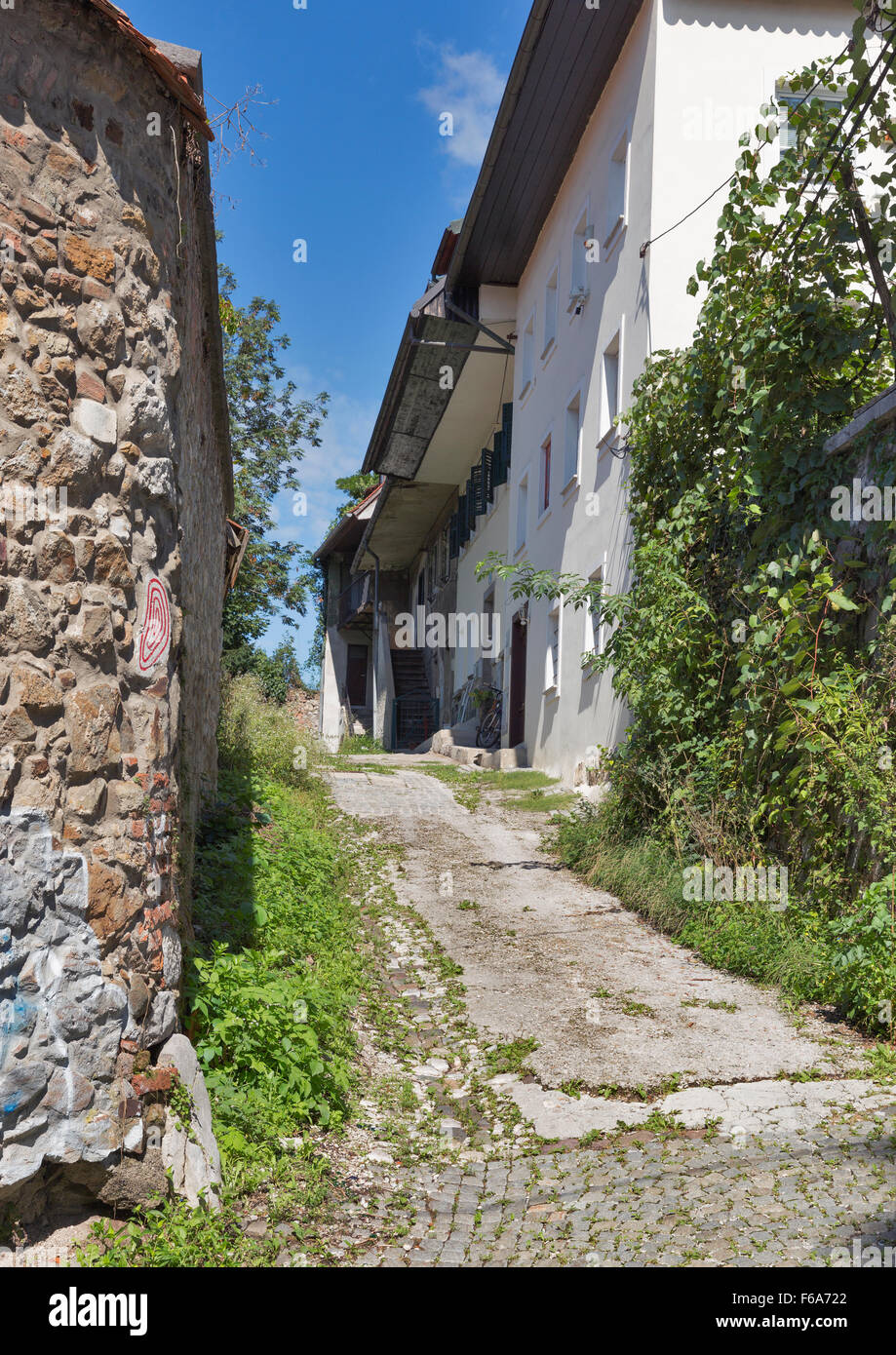 Narrow empty cobblestone street hi-res stock photography and images - Alamy
