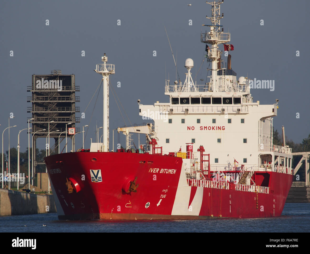 Bitumen tanker hi-res stock photography and images - Alamy