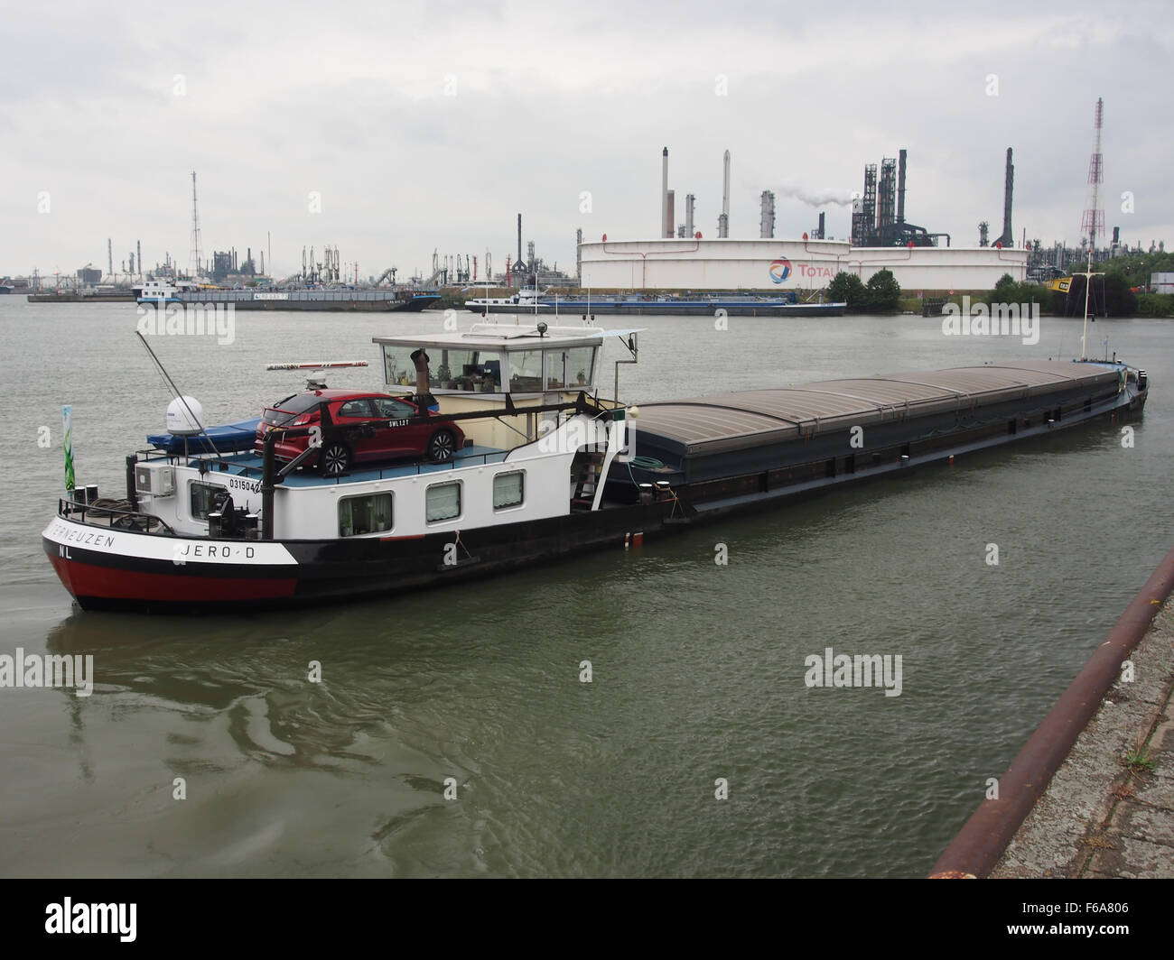 This image shows the container ship *Jero-D* (ENI 03150435) at Van ...
