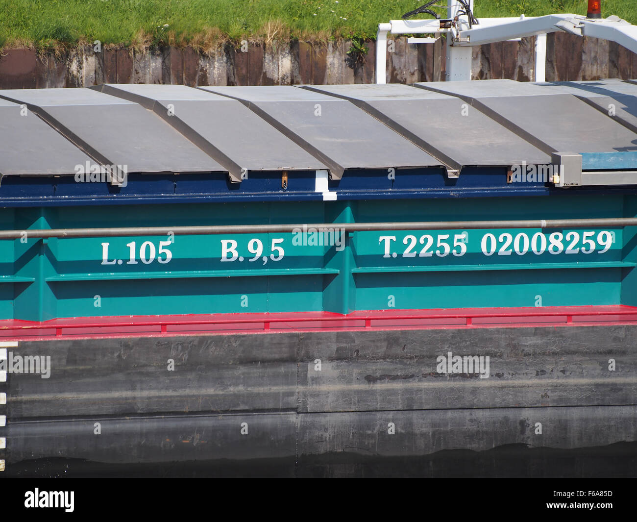 Cargo ship loading on hi-res stock photography and images - Alamy