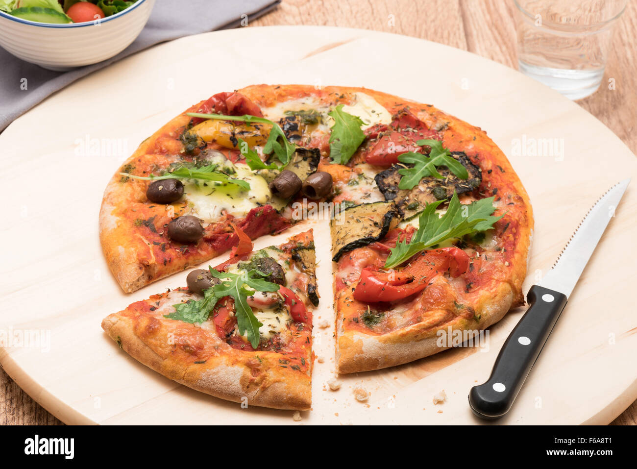 Pizza on platter hi-res stock photography and images - Alamy