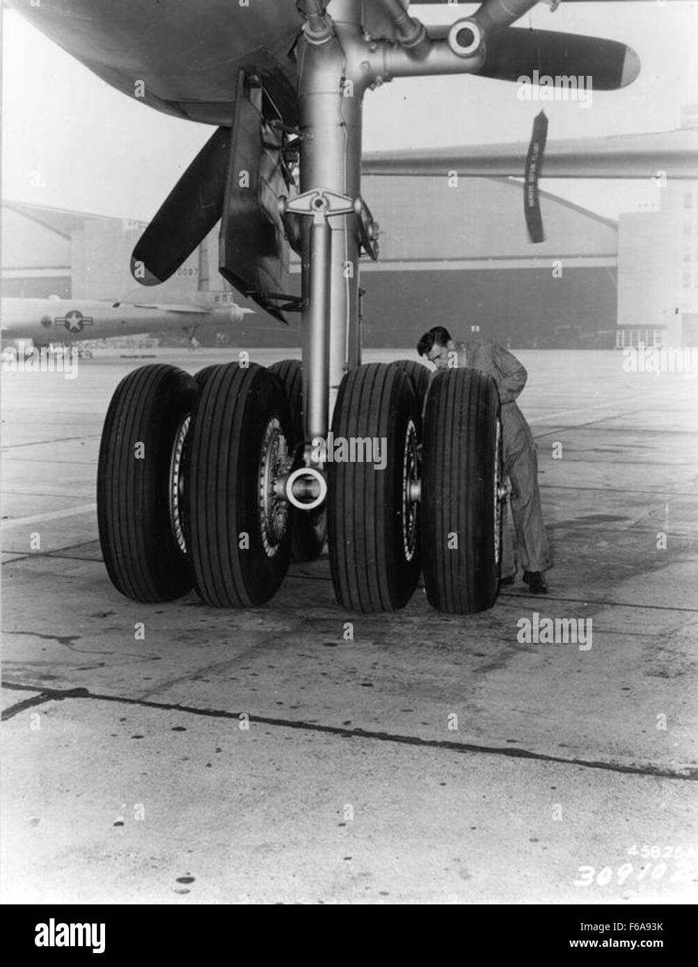 B-36 8-Wheel Bogie, showing the 8-wheel bogie landing gear of the B-36 ...