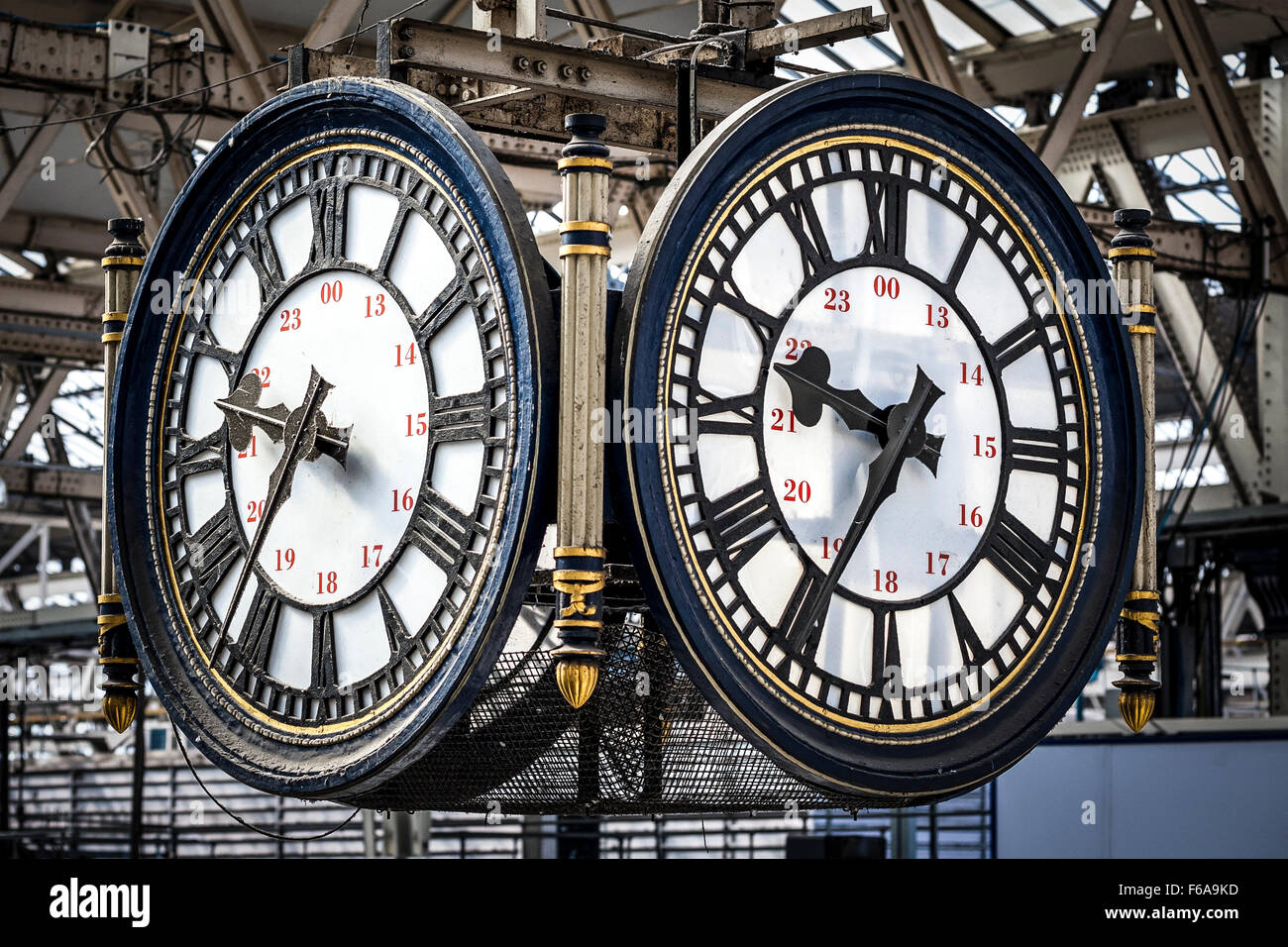 Clock at Waterloo station, London Stock Photo - Alamy