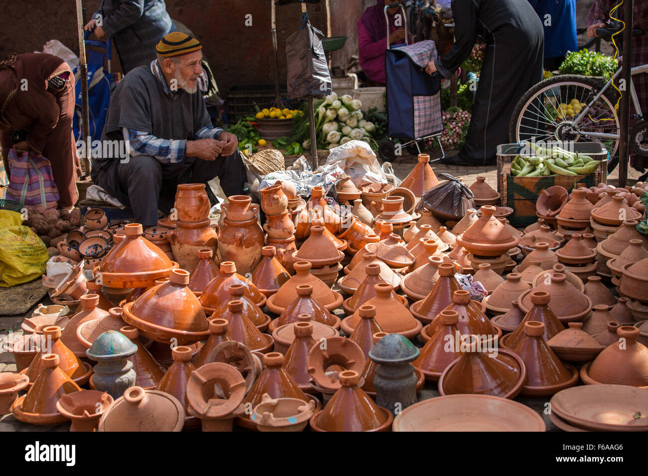 Traditional moroccan bowls hi-res stock photography and images - Alamy