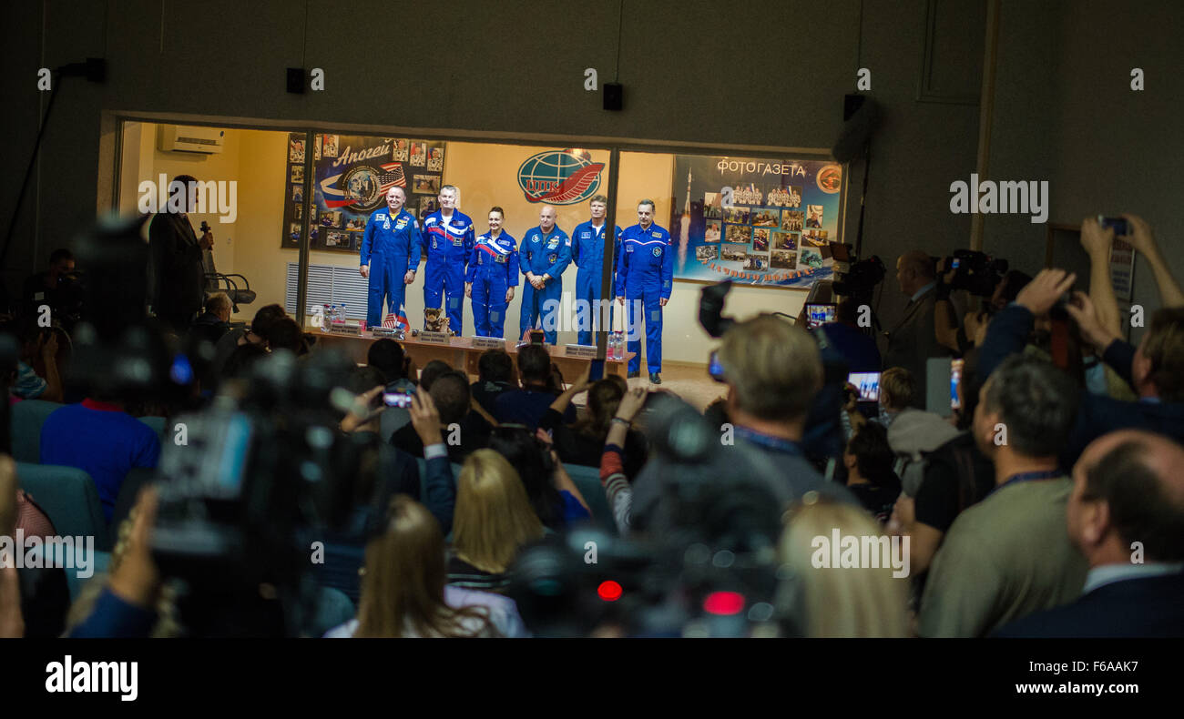 Expedition 41 crew including Barry Wilmore, Alexander Samokutyaev, and ...