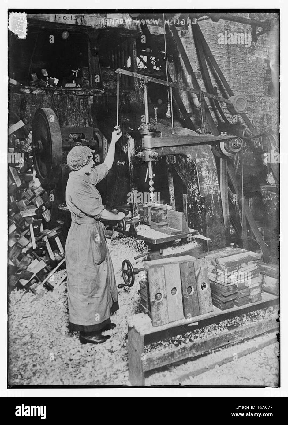 British working class 1900s hi-res stock photography and images - Alamy