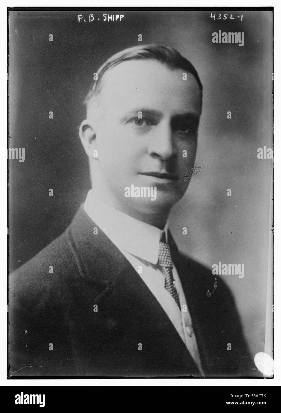 Ron Shipp's Instagram, Twitter & Facebook on IDCrawl