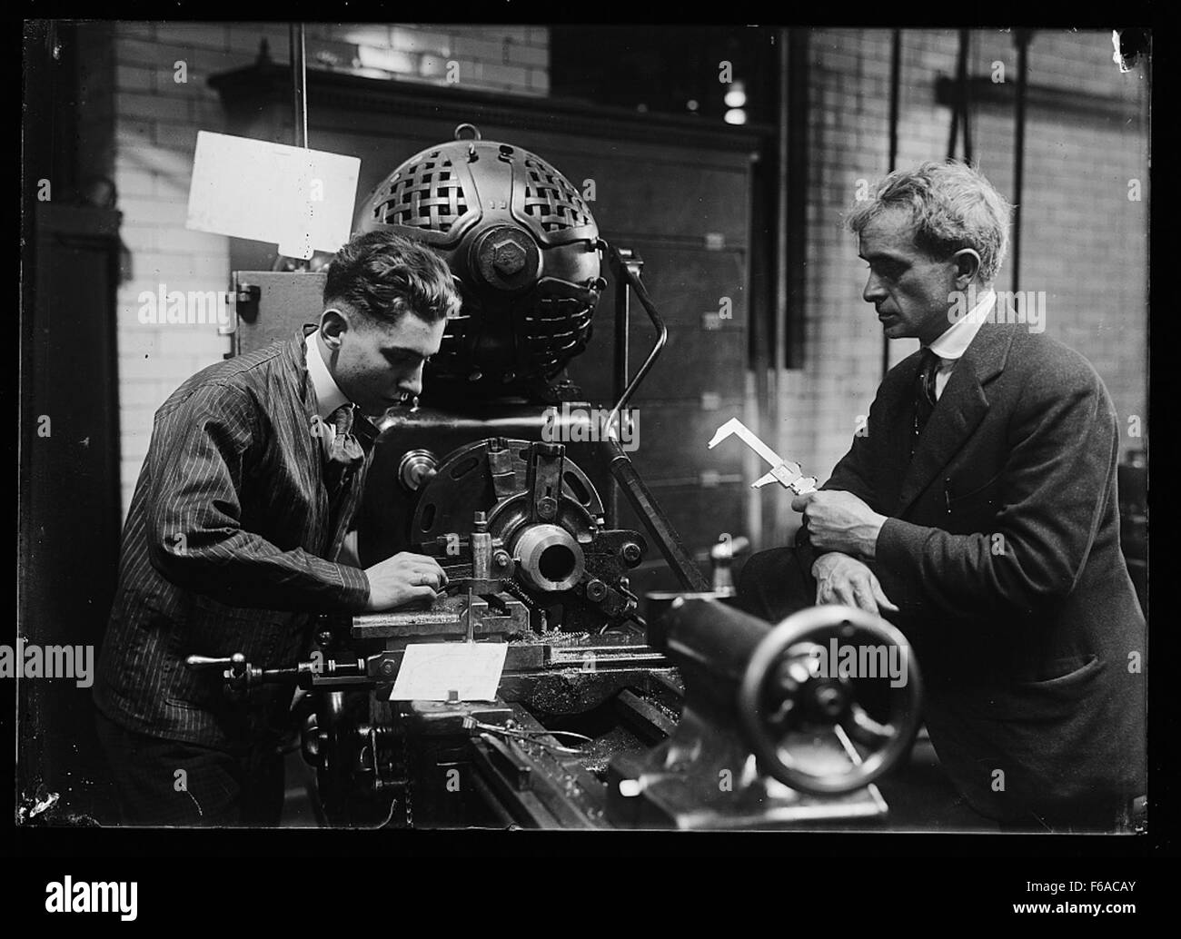 Mechanical trade training Black and White Stock Photos & Images - Alamy