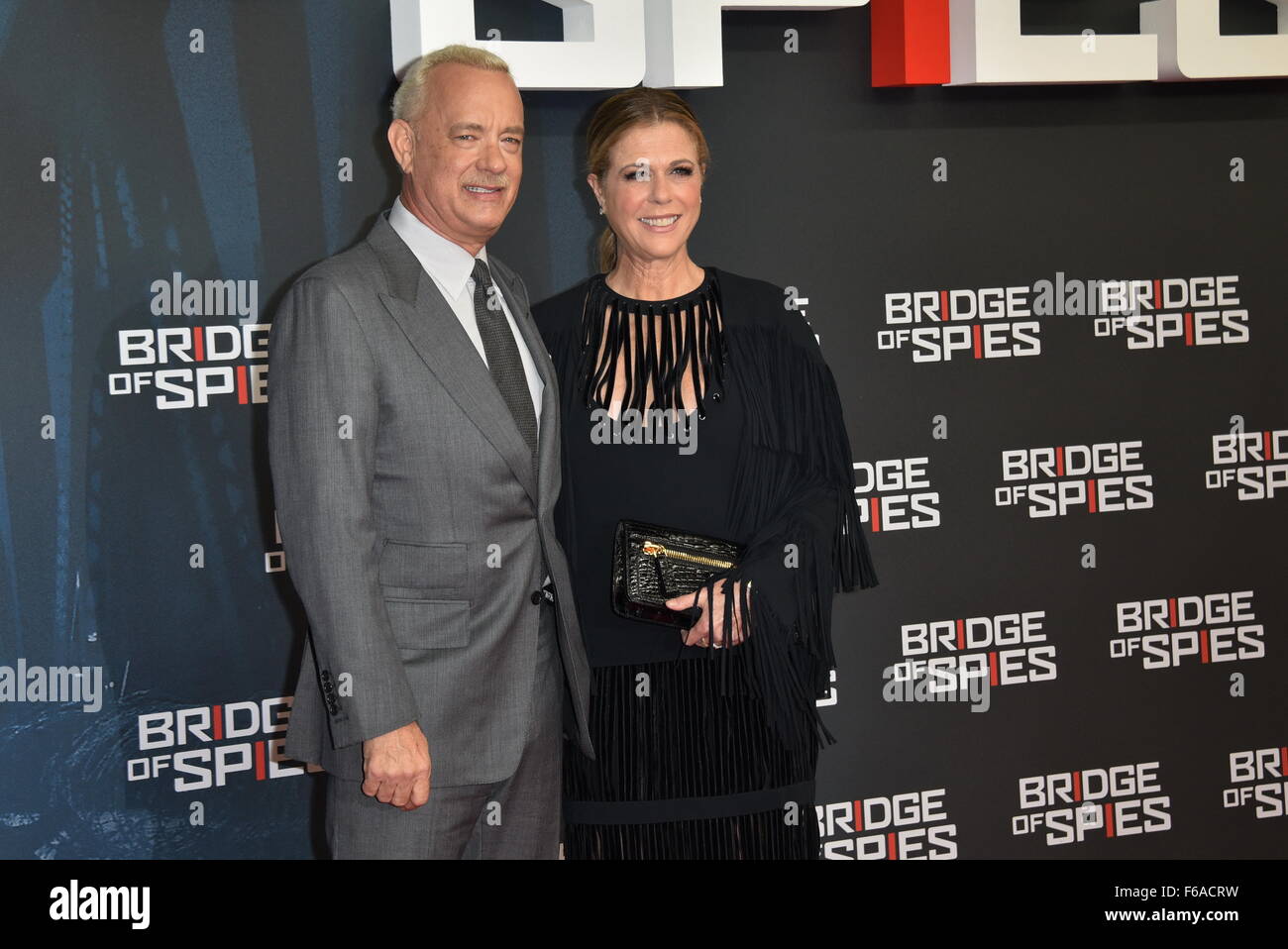 Tom Hanks + Ehefrau Rita Wilson attends at the World Premiere Bridge of Spies - Der ...
