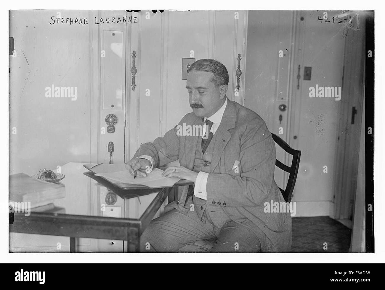 Depict figures Cut Out Stock Images & Pictures - Alamy