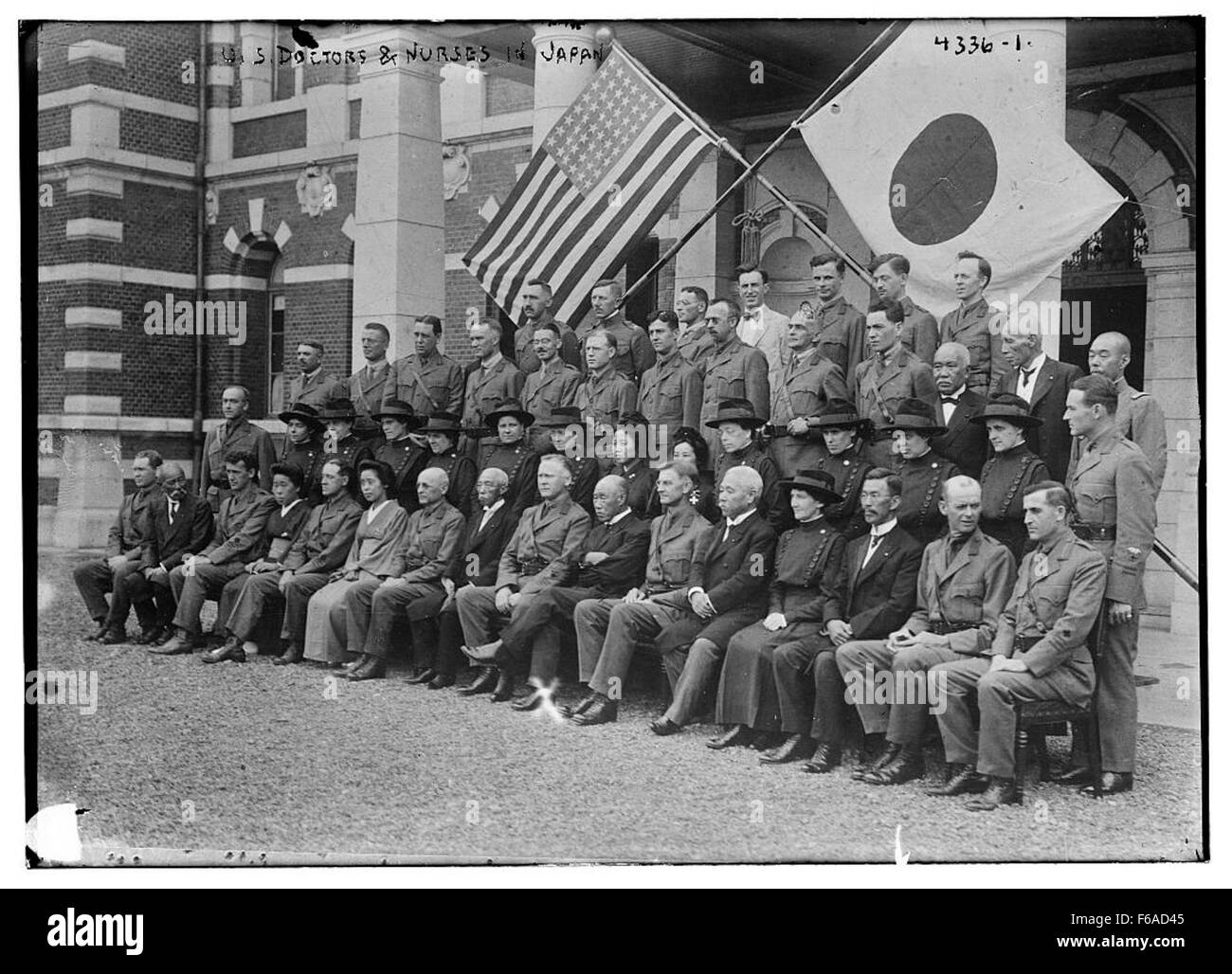 Wwii military doctors Black and White Stock Photos & Images - Alamy