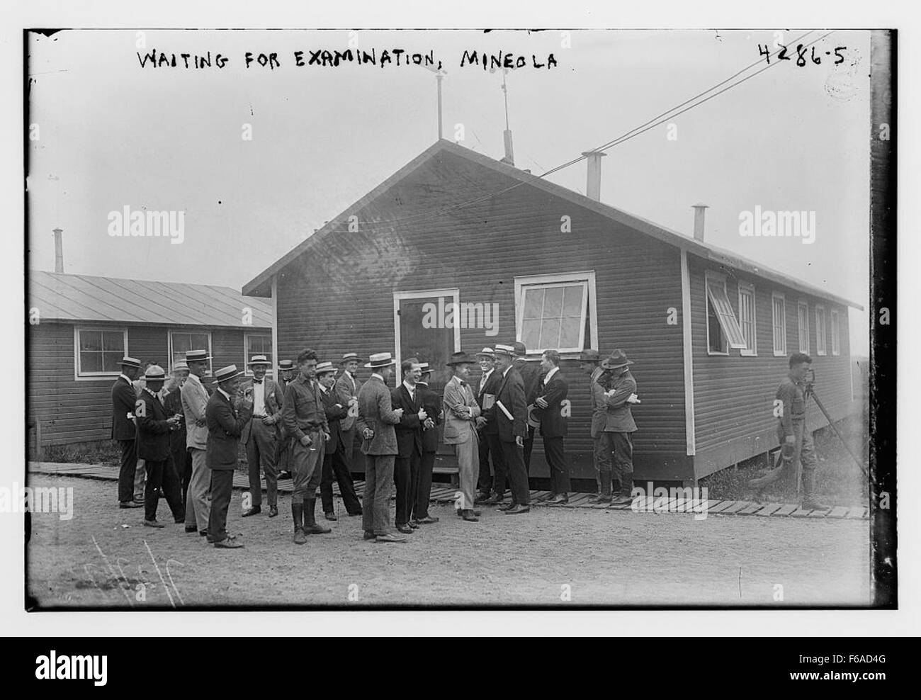 Waiting process Black and White Stock Photos & Images - Alamy