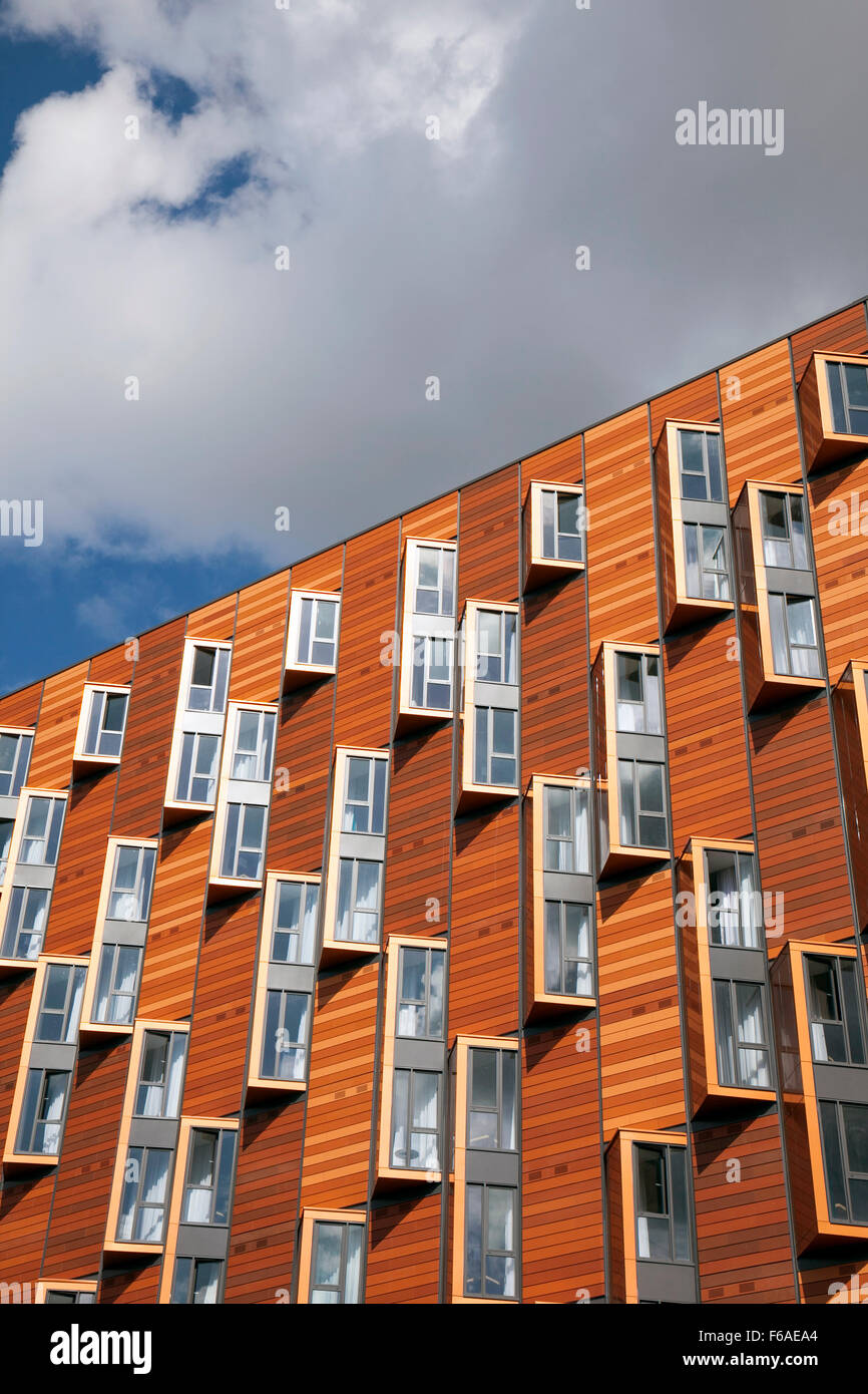 Modern apartment building london hi-res stock photography and images ...