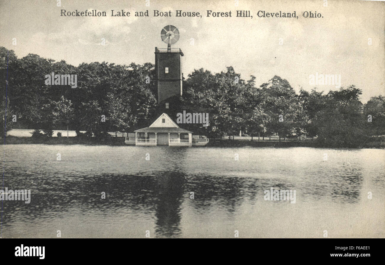 Postcard depicting Rockefeller Lake and its boathouse in Cleveland ...