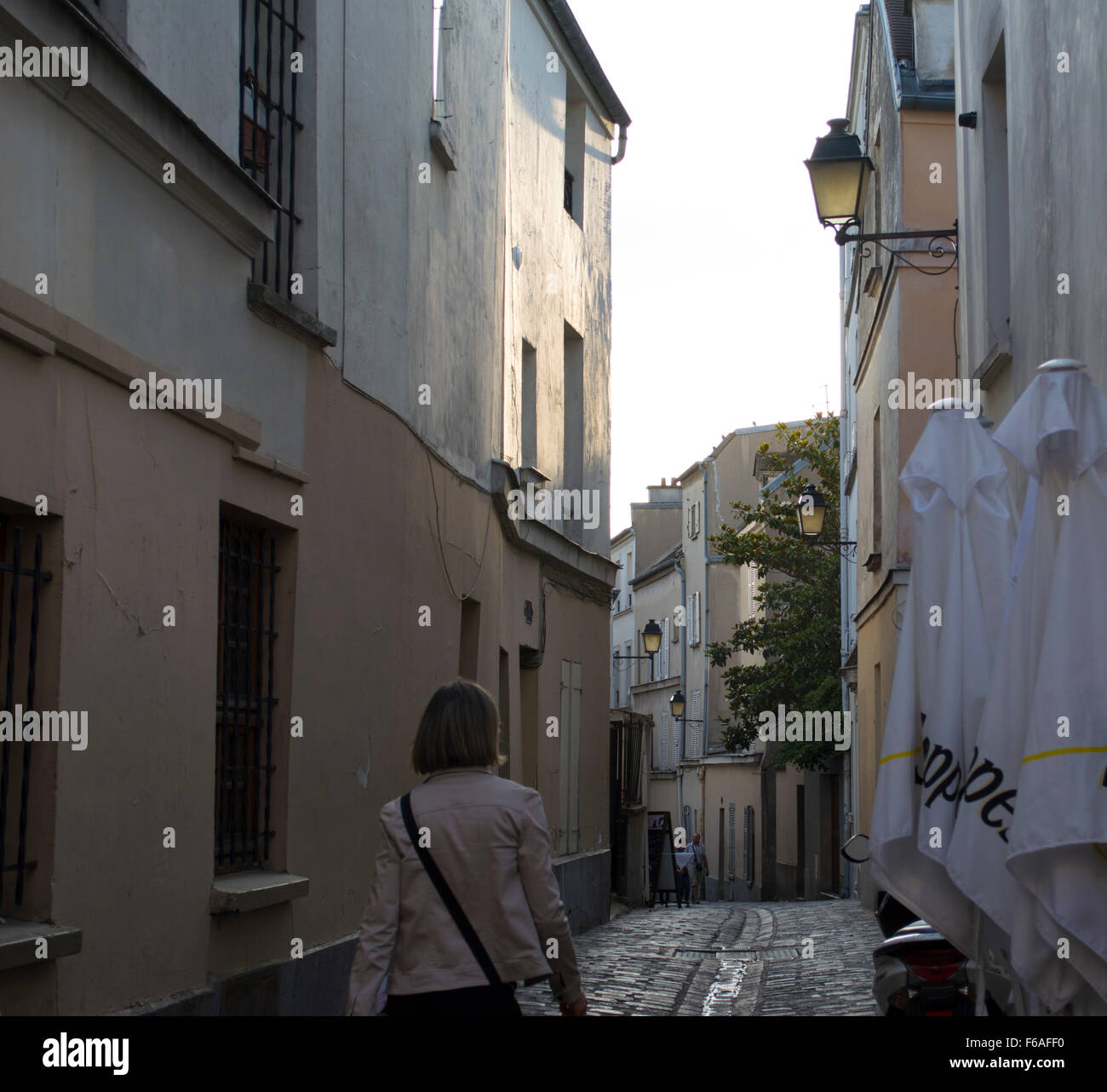 Streets in paris hi-res stock photography and images - Alamy