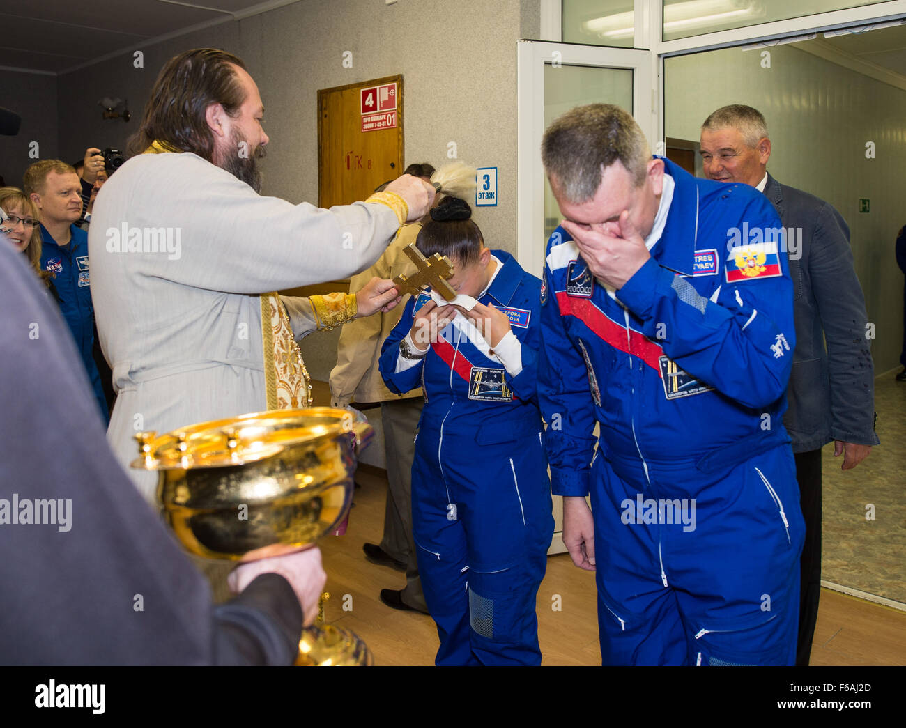 The Expedition 41 crew, including cosmonauts Alexander Samokutyaev and ...