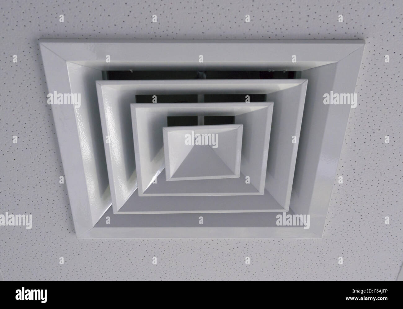 Ventilation Grille, Extractor Fan Stock Photo - Alamy