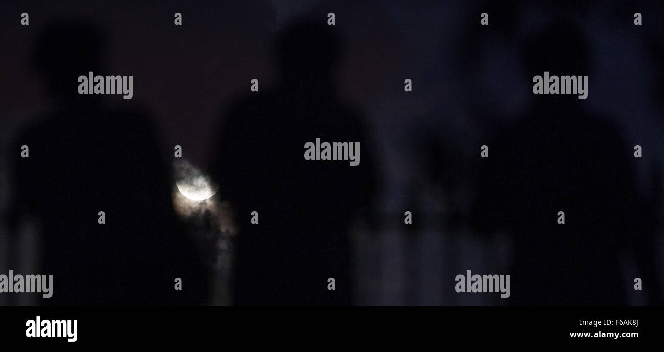 NASA captured the stunning image of the Supermoon during the perigee ...