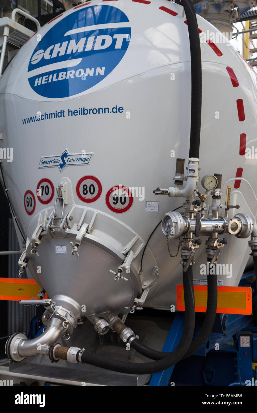 Powder tanker hi-res stock photography and images - Alamy