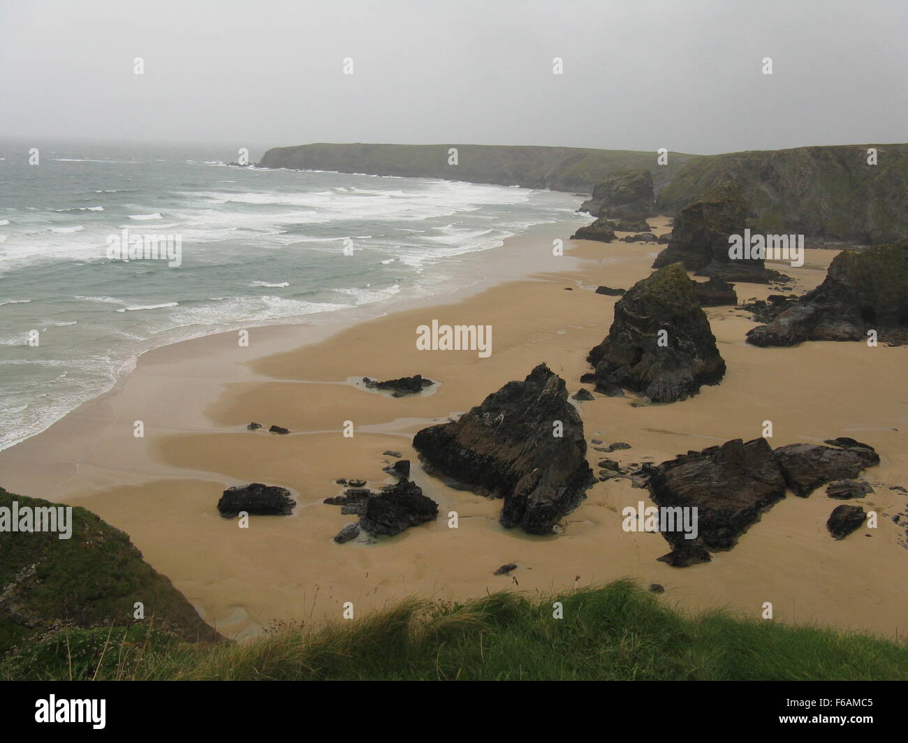 North cornwall coast path hikers hi-res stock photography and images ...