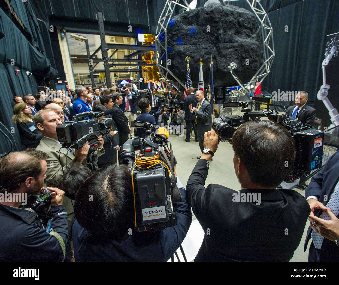 President Park Geun-hye of South Korea visits NASA's Goddard Space ...