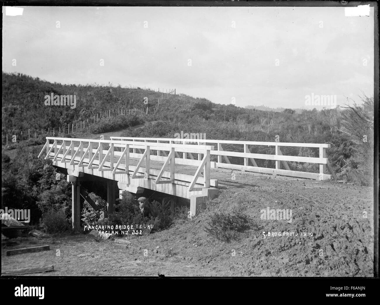 This image shows the Mangakino Bridge, located near Raglan in New ...