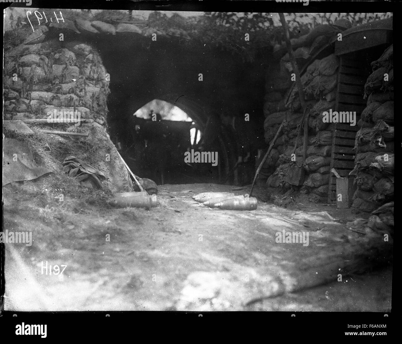 New Zealand Howitzer Battery - the gun pit Stock Photo - Alamy