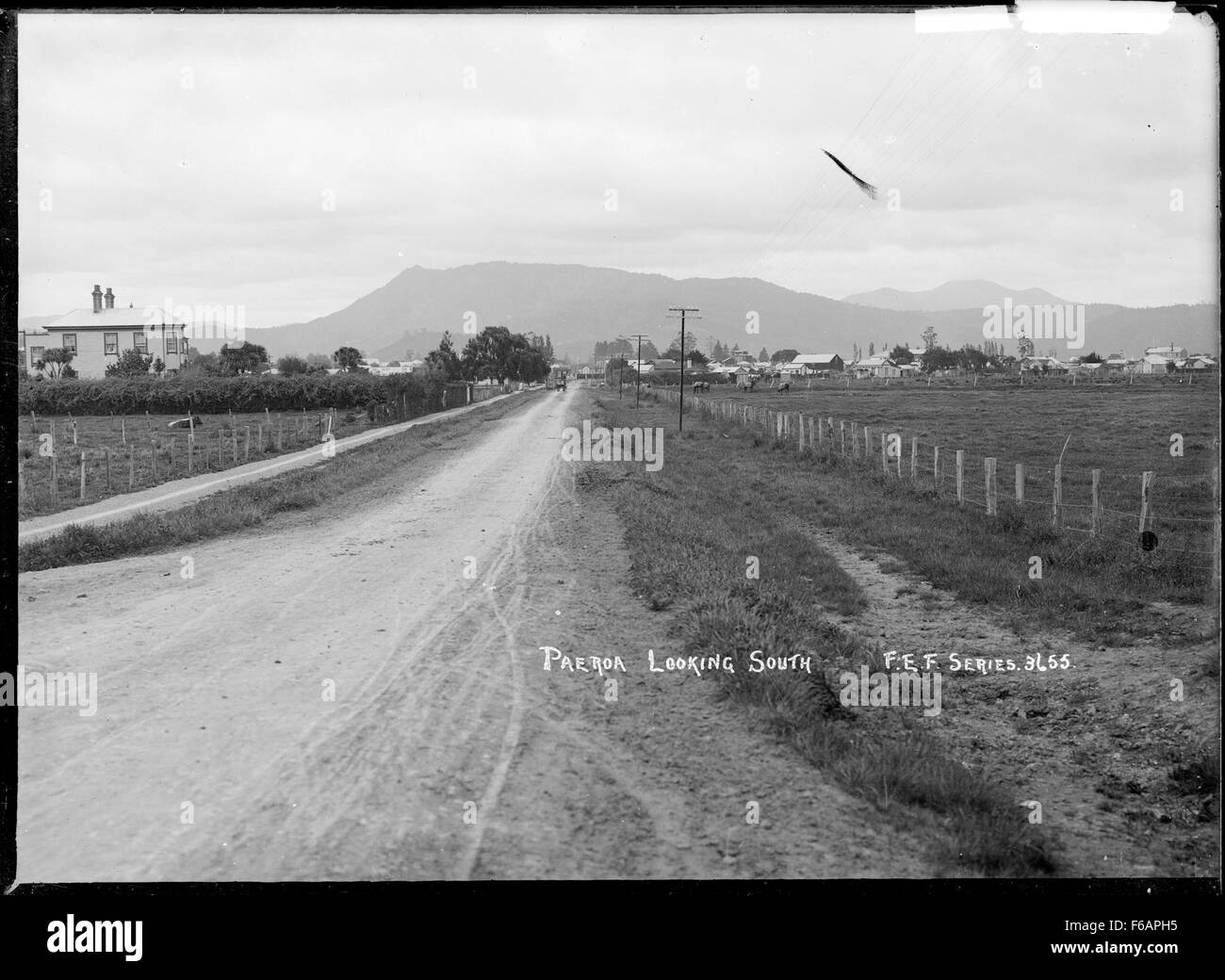 This photograph, taken around 1918, shows a view of Paeroa, New Zealand ...