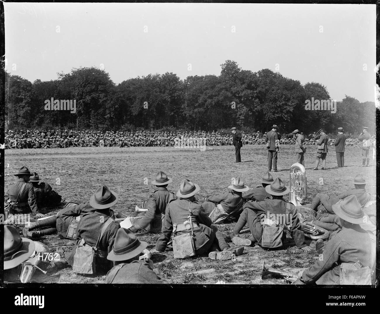 Prime Minister William Massey speaks to the New Zealand Rifle Brigade ...