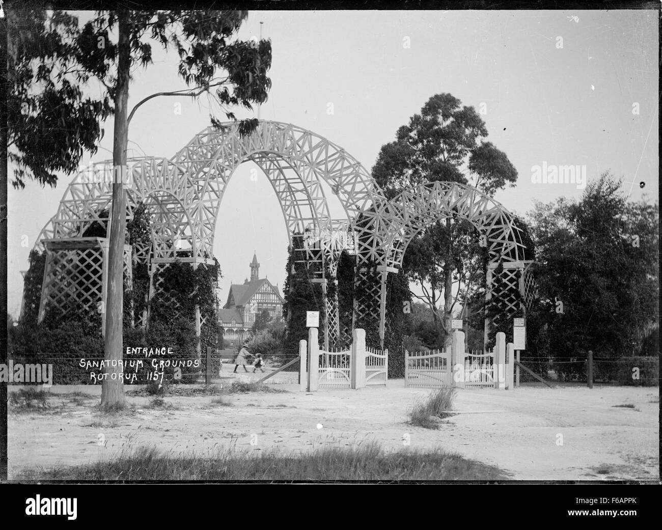 Princes Gate at the entrance to the grounds of the Stock Photo - Alamy
