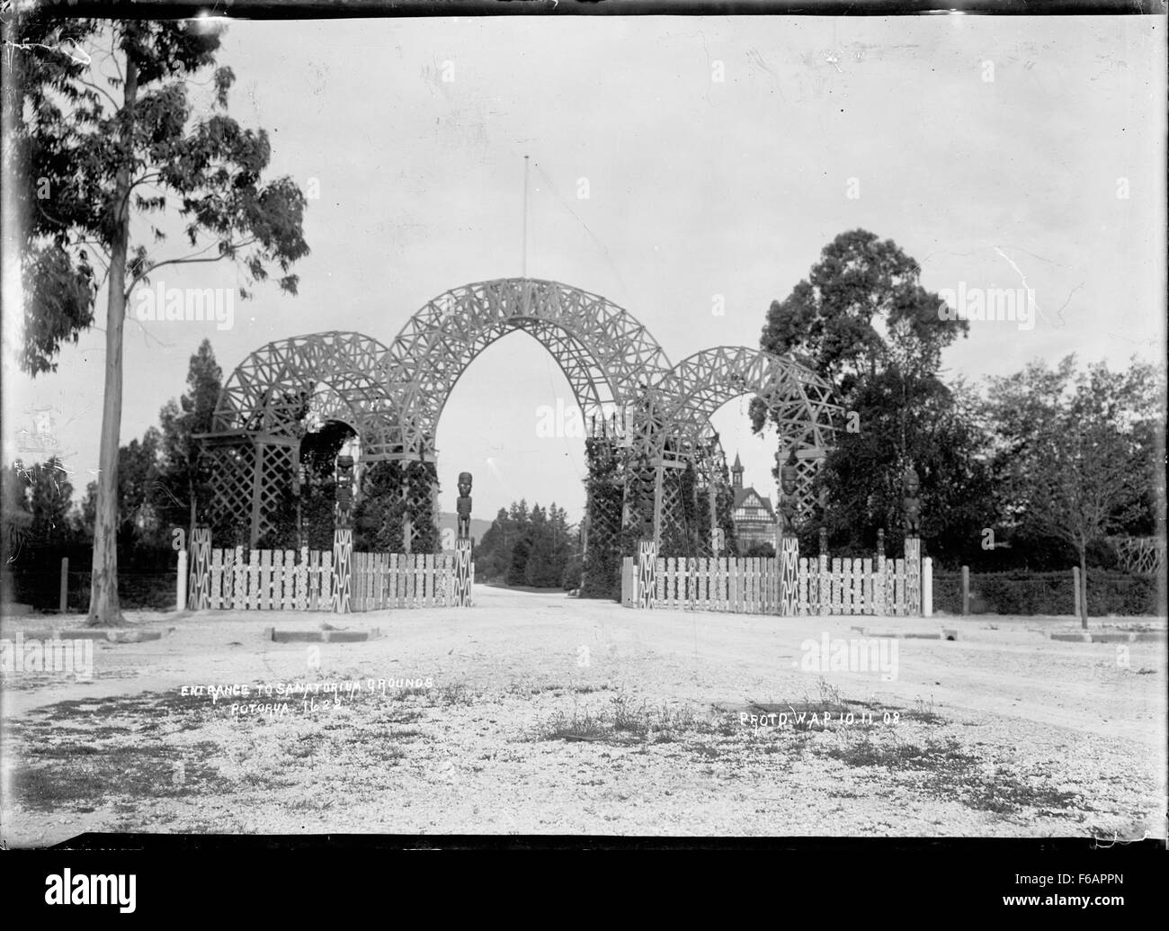Princes Gate at the entrance to the grounds of the Stock Photo - Alamy