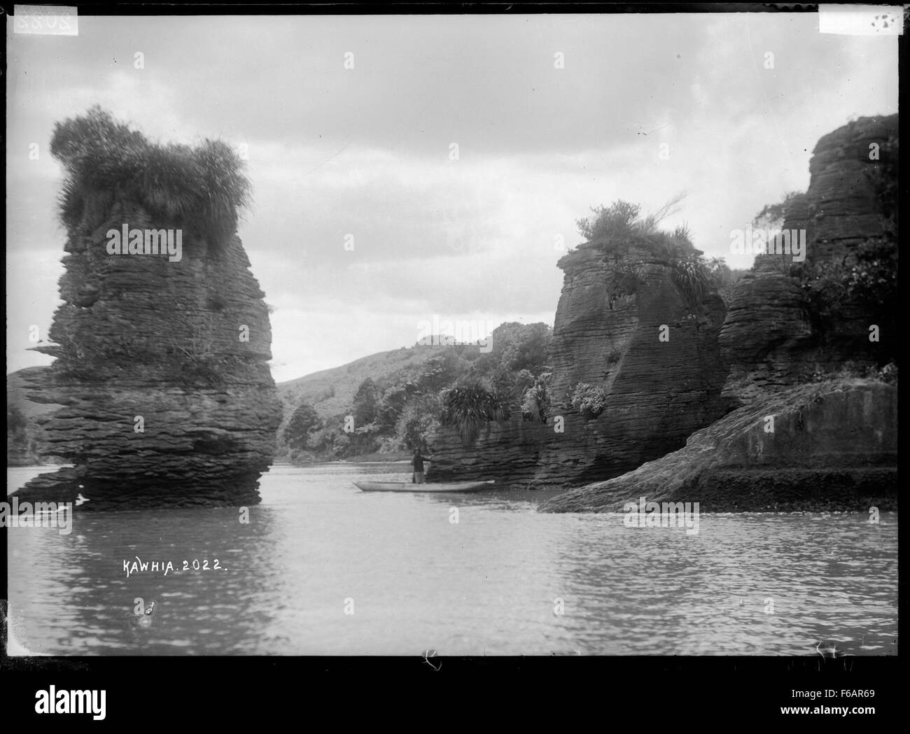 Rock formations at Kawhia Harbour Stock Photo - Alamy