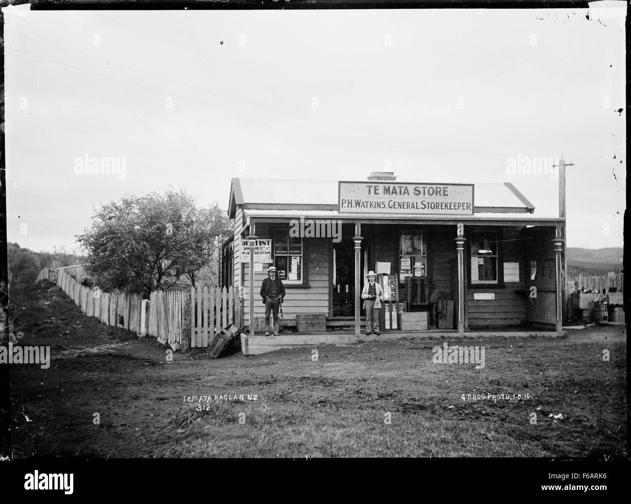 Record store culture Black and White Stock Photos & Images - Alamy