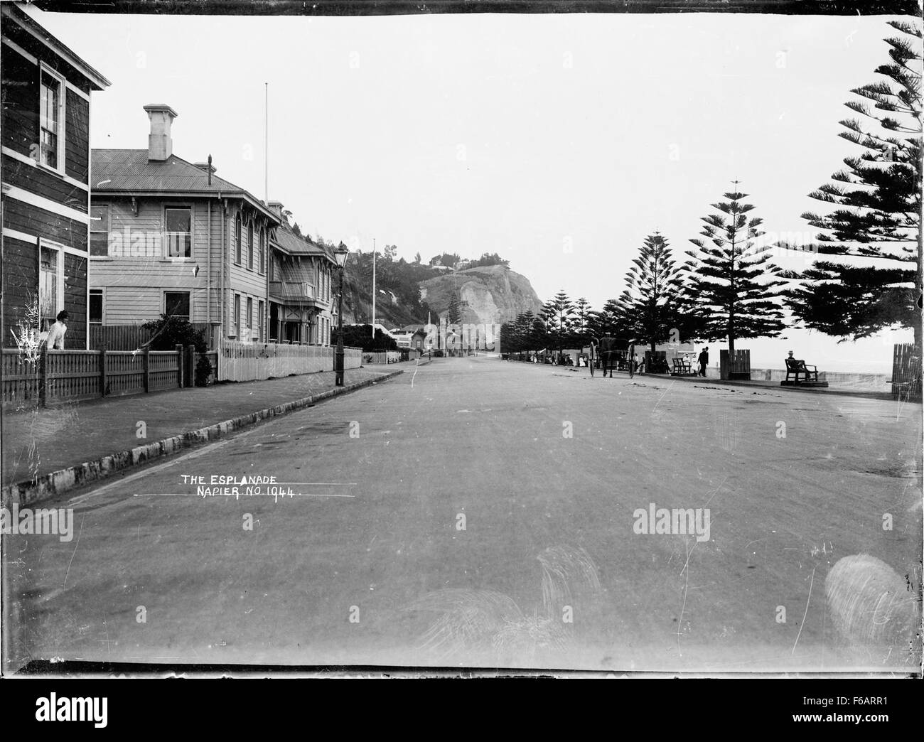 This artwork shows the Esplanade at Marine Parade in Napier, capturing ...