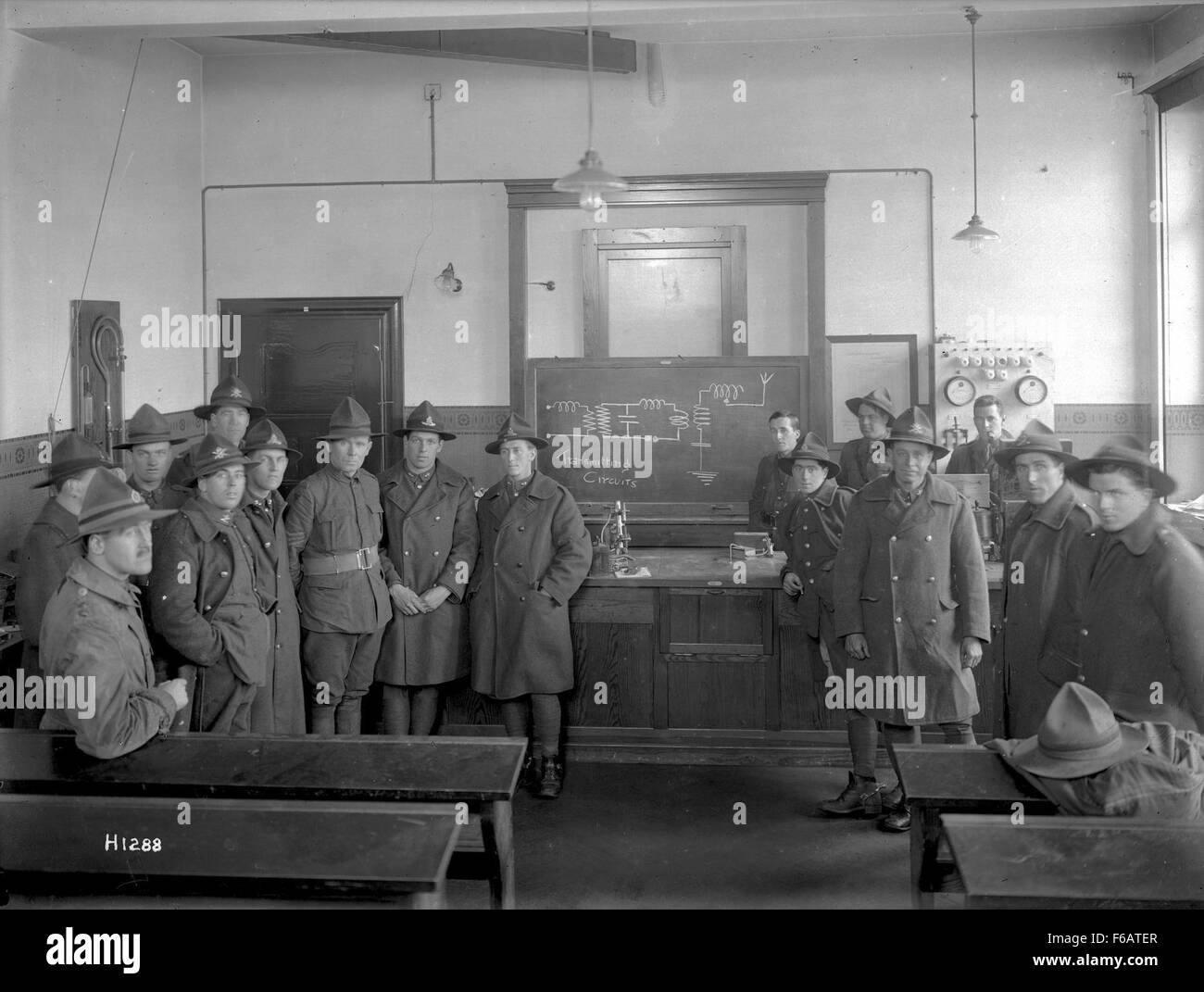 Unidentified New Zealand World War I soldiers in a classroom Stock ...