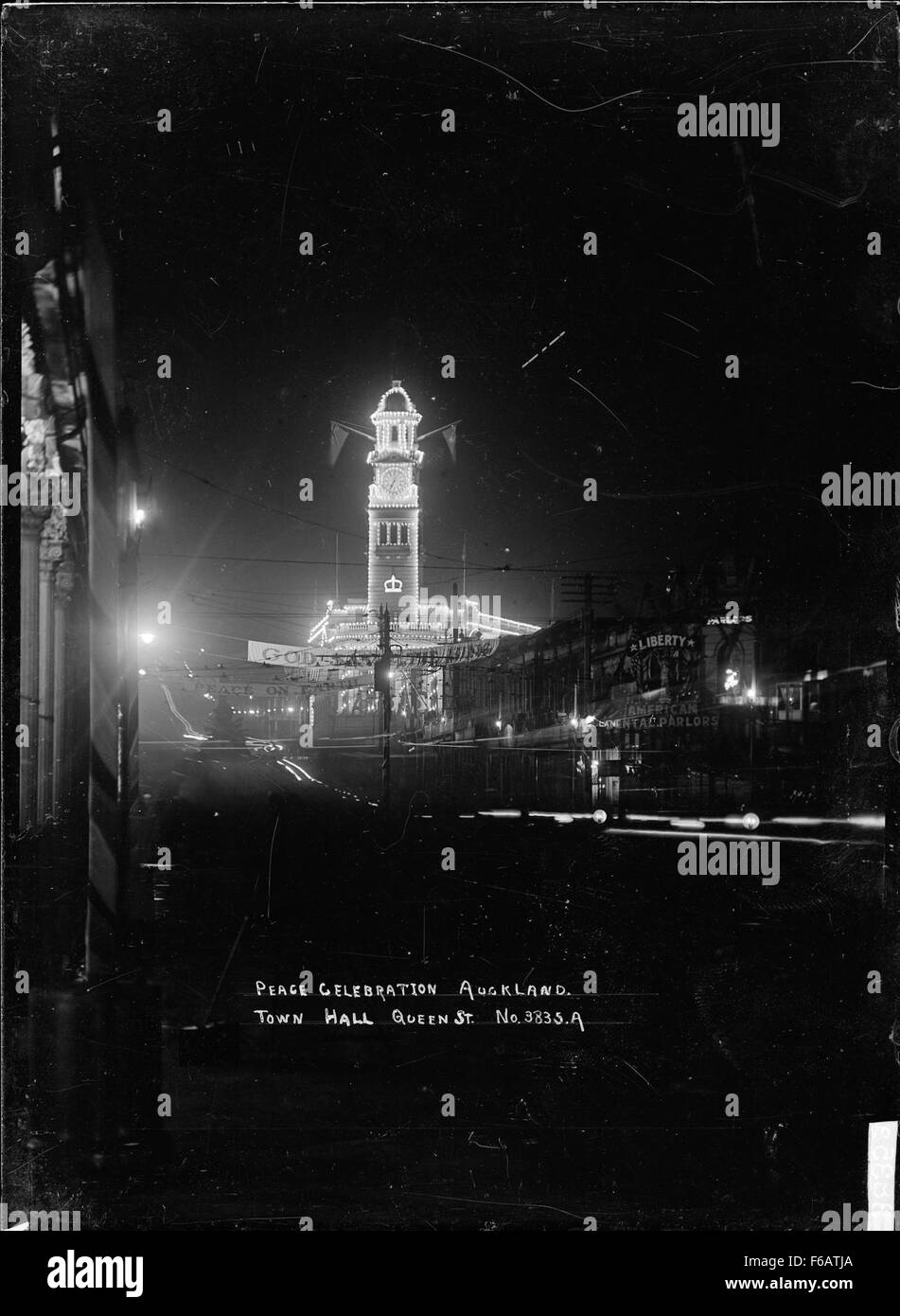 Night time architecture Black and White Stock Photos & Images - Alamy