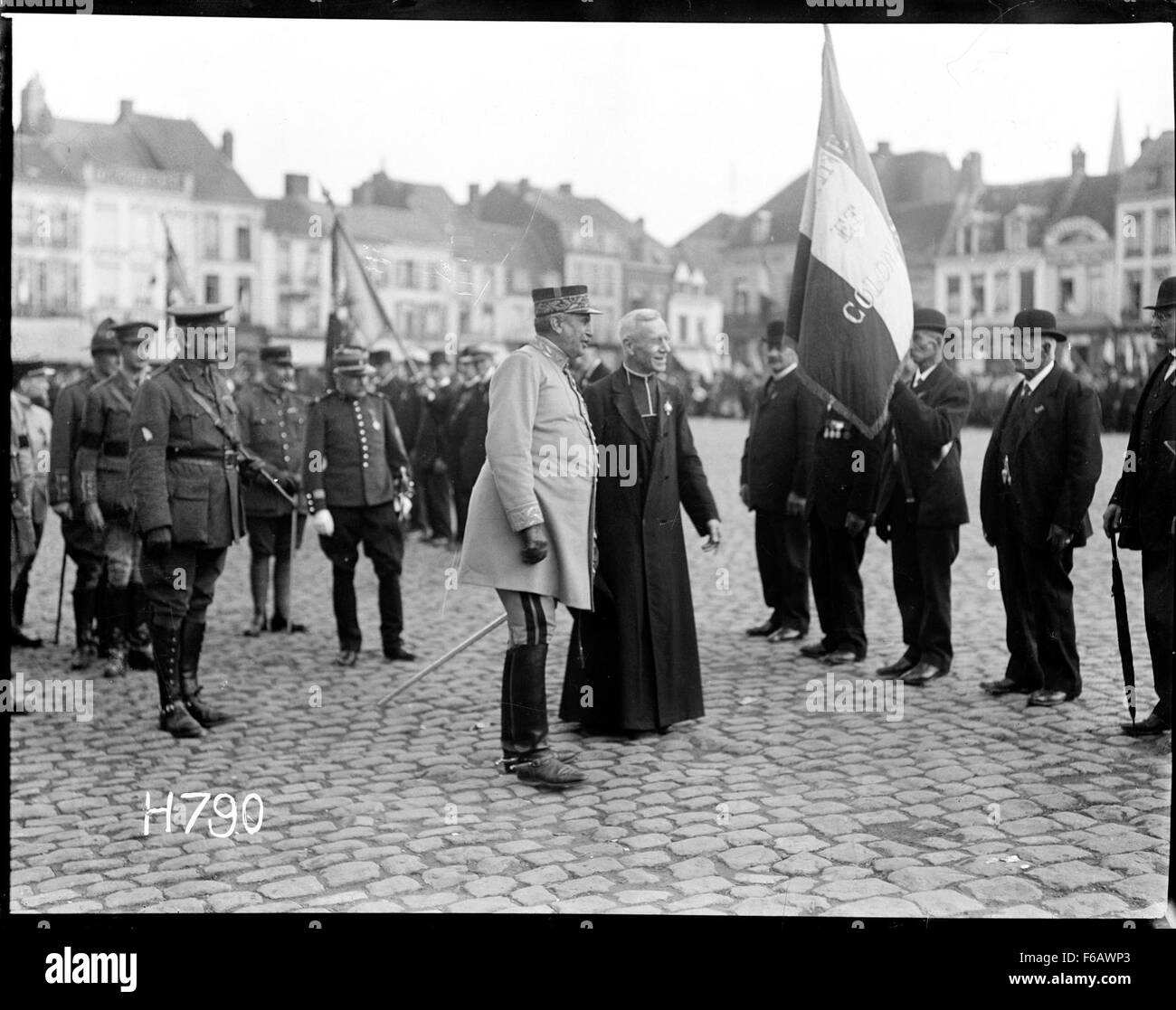 A French general inspects French veterans during the Fête Nationale, a ...