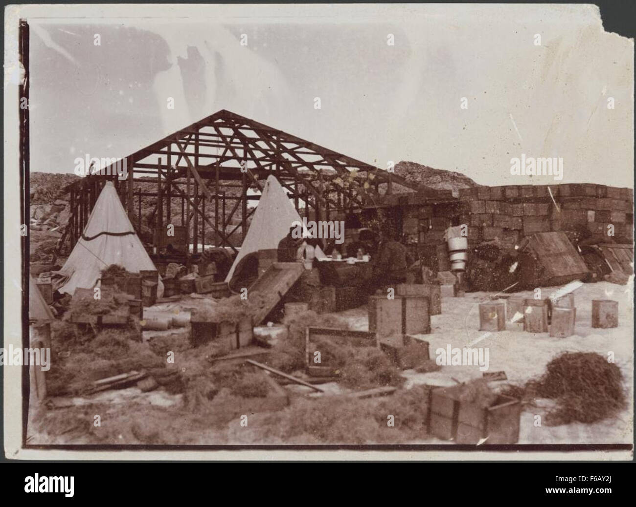 Military construction techniques hi-res stock photography and images ...