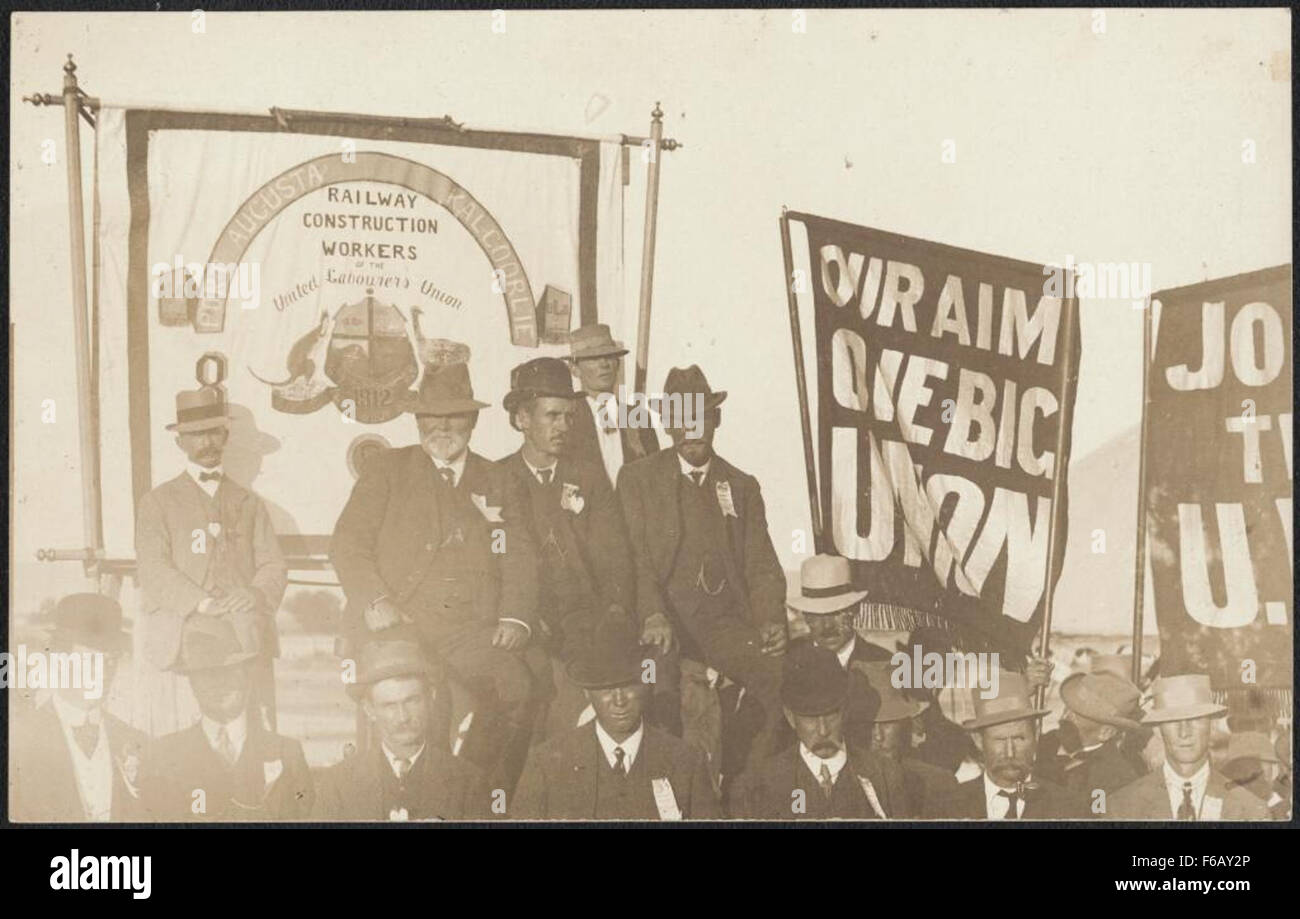 Old vintage railway workers hi-res stock photography and images - Alamy