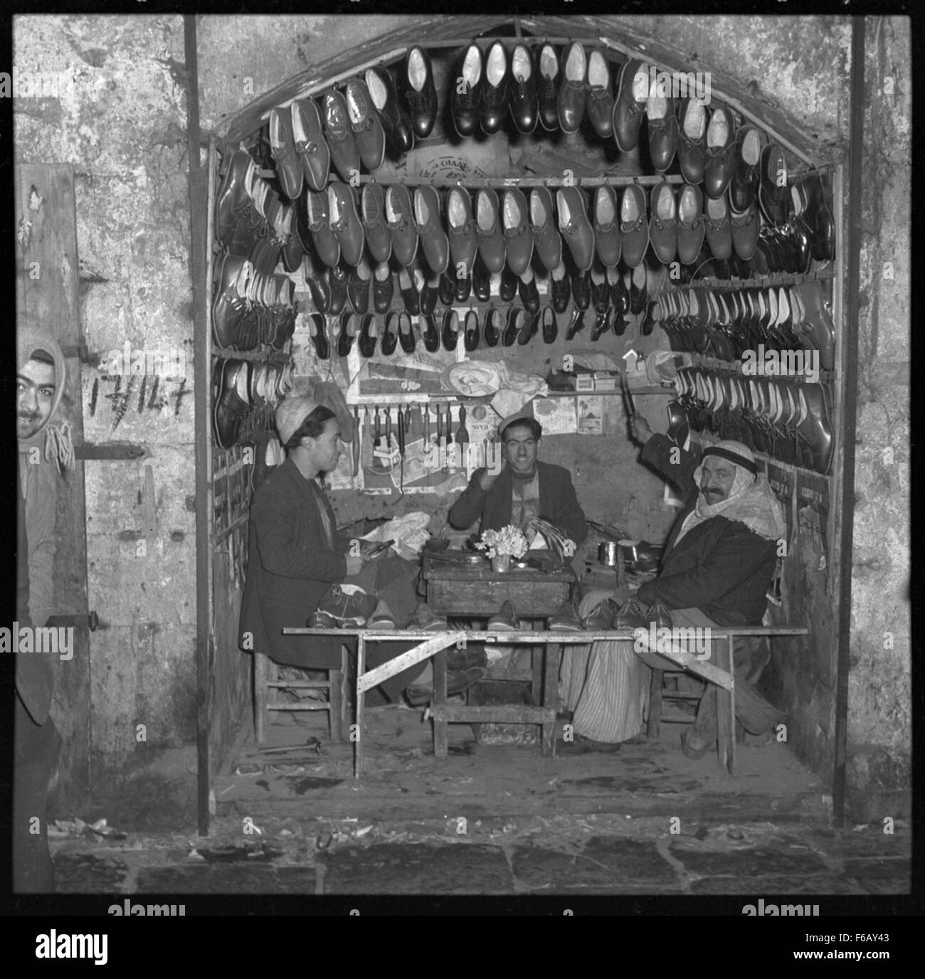 The old cobblers shop hi-res stock photography and images - Alamy