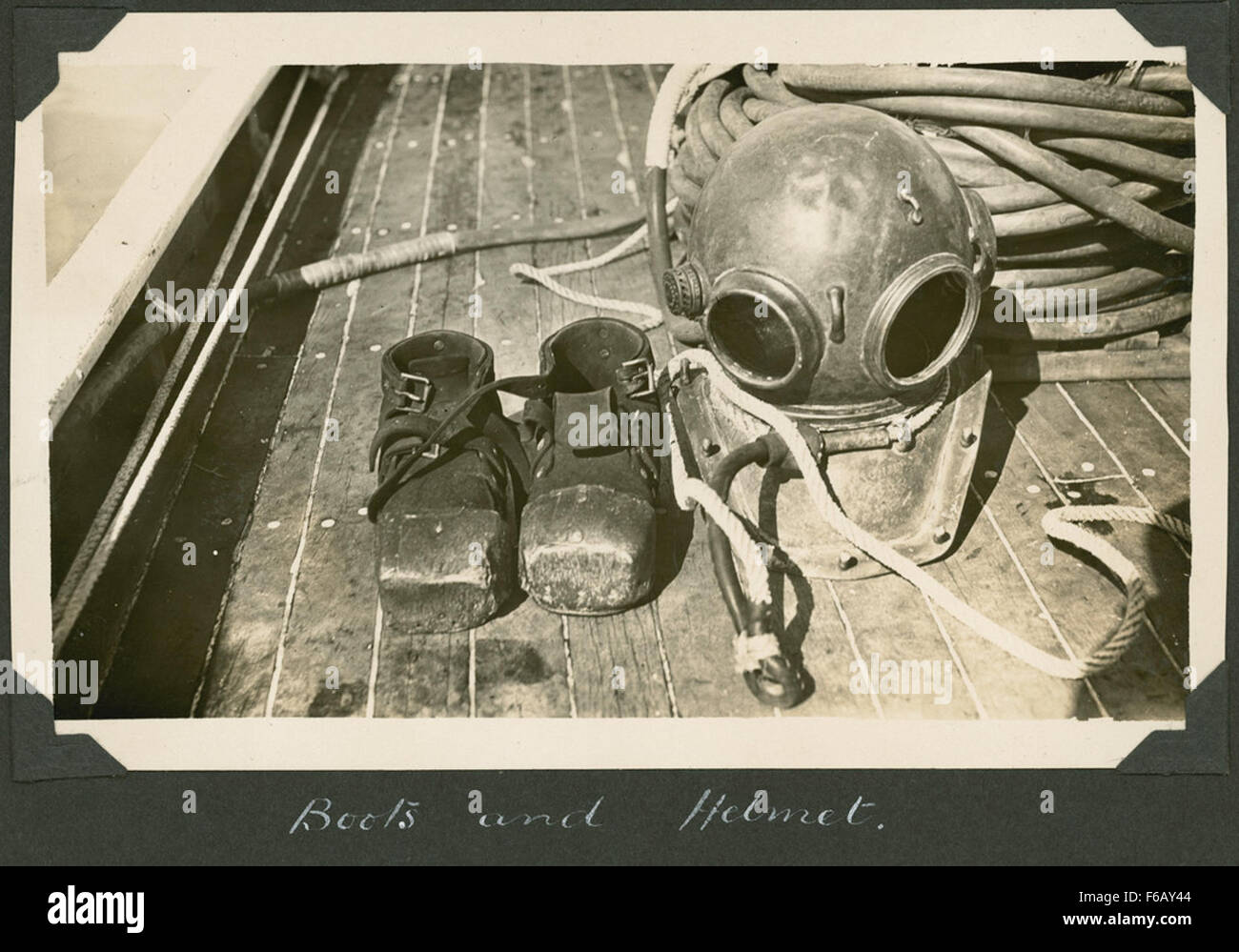 A historical photograph showing the gear used by pearl divers in ...