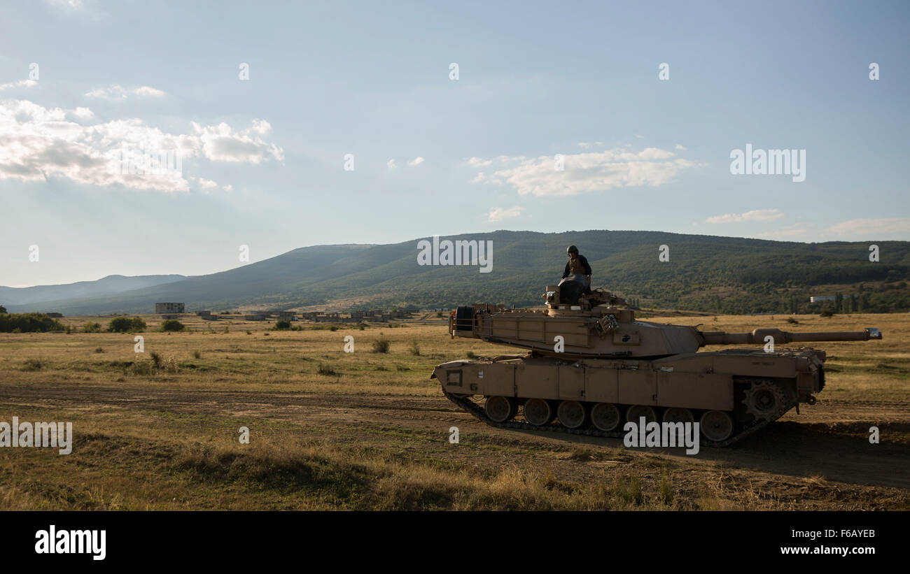 Tanks, artillery, and light-armored reconnaissance vehicles arrive in ...