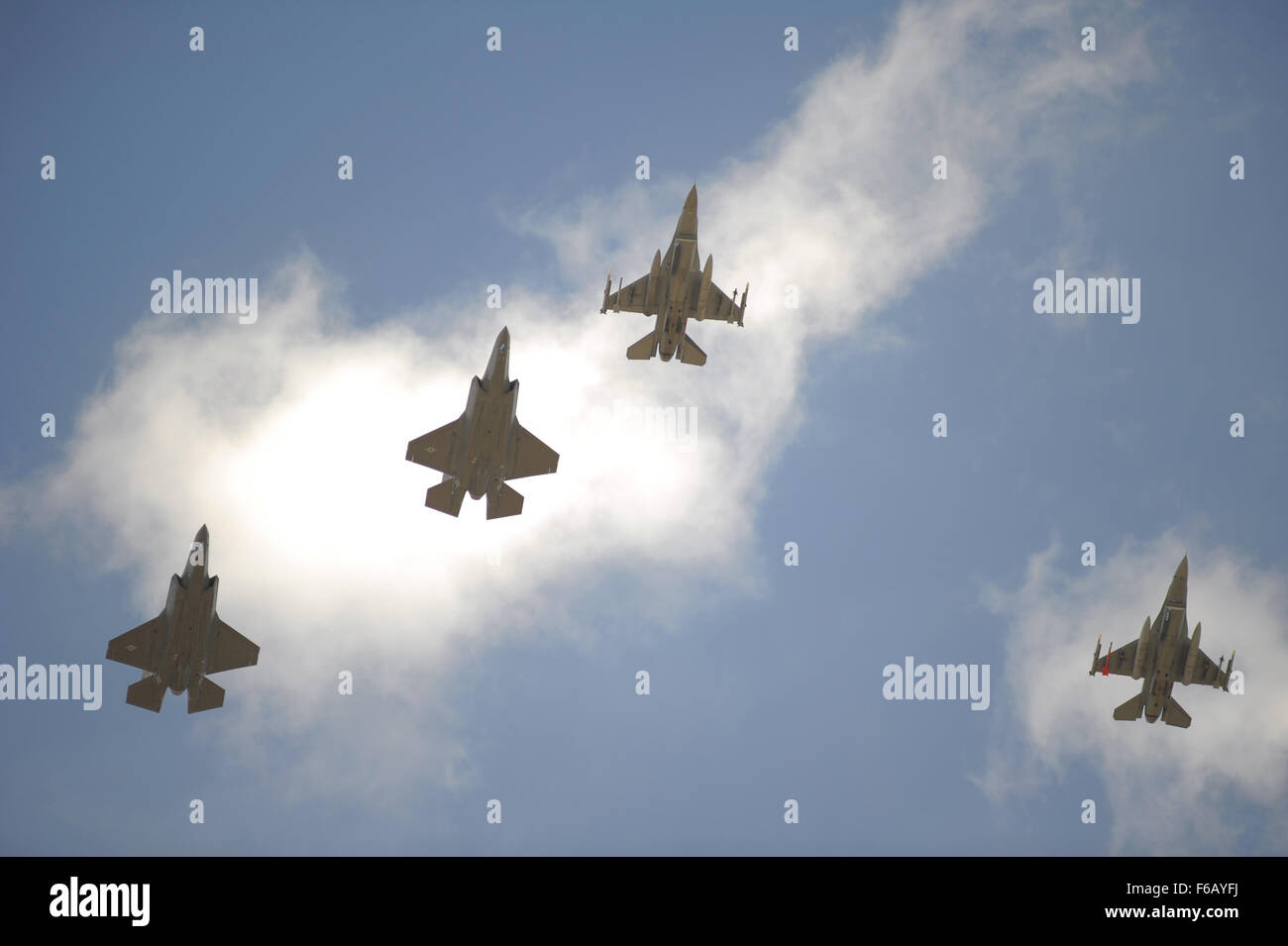 Formation 35a lightning ii hi-res stock photography and images - Alamy